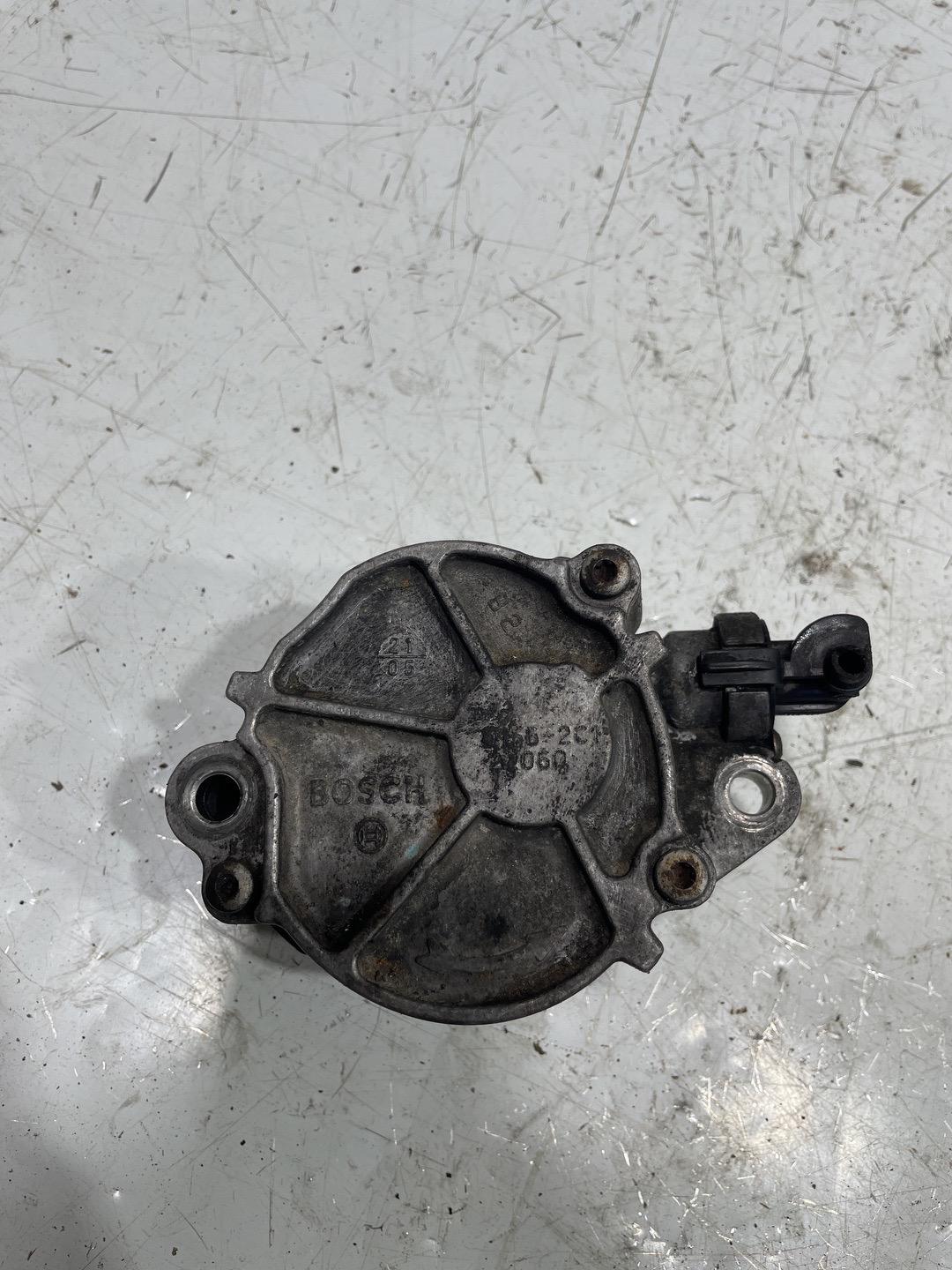 Вакуумный насос Mazda 3 1 (2003 - 2006) 37369997