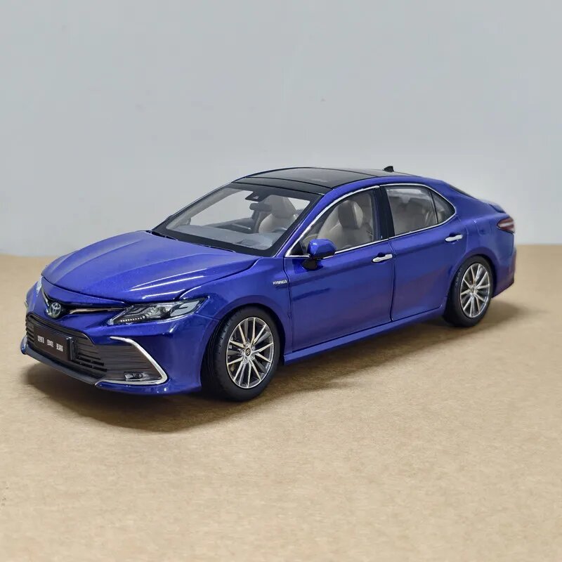Модель автомобиля Skoda Superb WELLY 1/18 металл