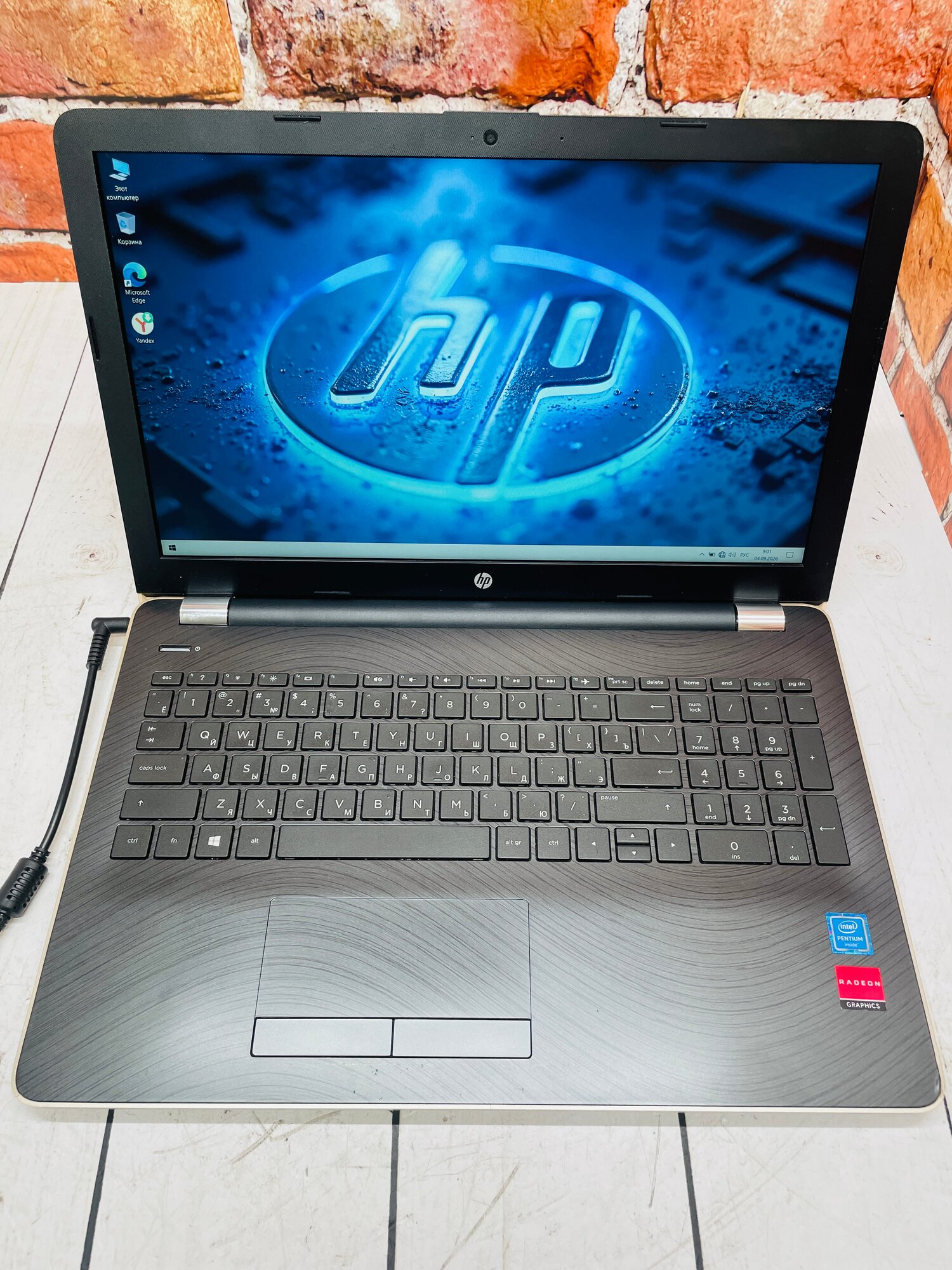 Игровой ноутбук 15,6, HP 15-bs000ur, Intel Pentium 3710, 4 Gb DDR3, 500 Gb HDD, AMD Radeon 530