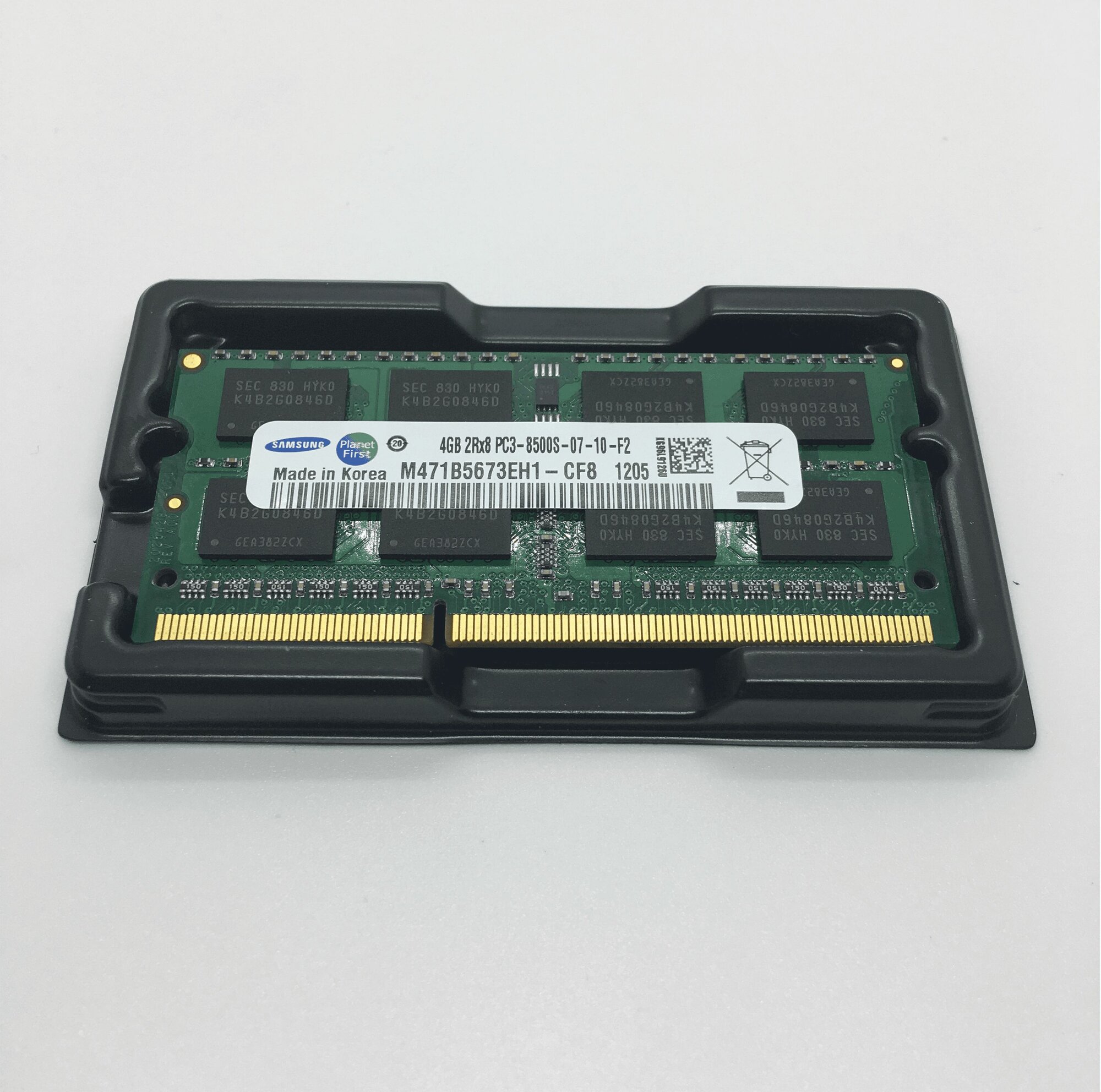 Оперативная память DDR3 Samsung 4 ГБ 1066 MHz SO-DIMM PC3-8500s DDR3, 1066 МГц, 1 x 4 ГБ (M471B5673EN1)