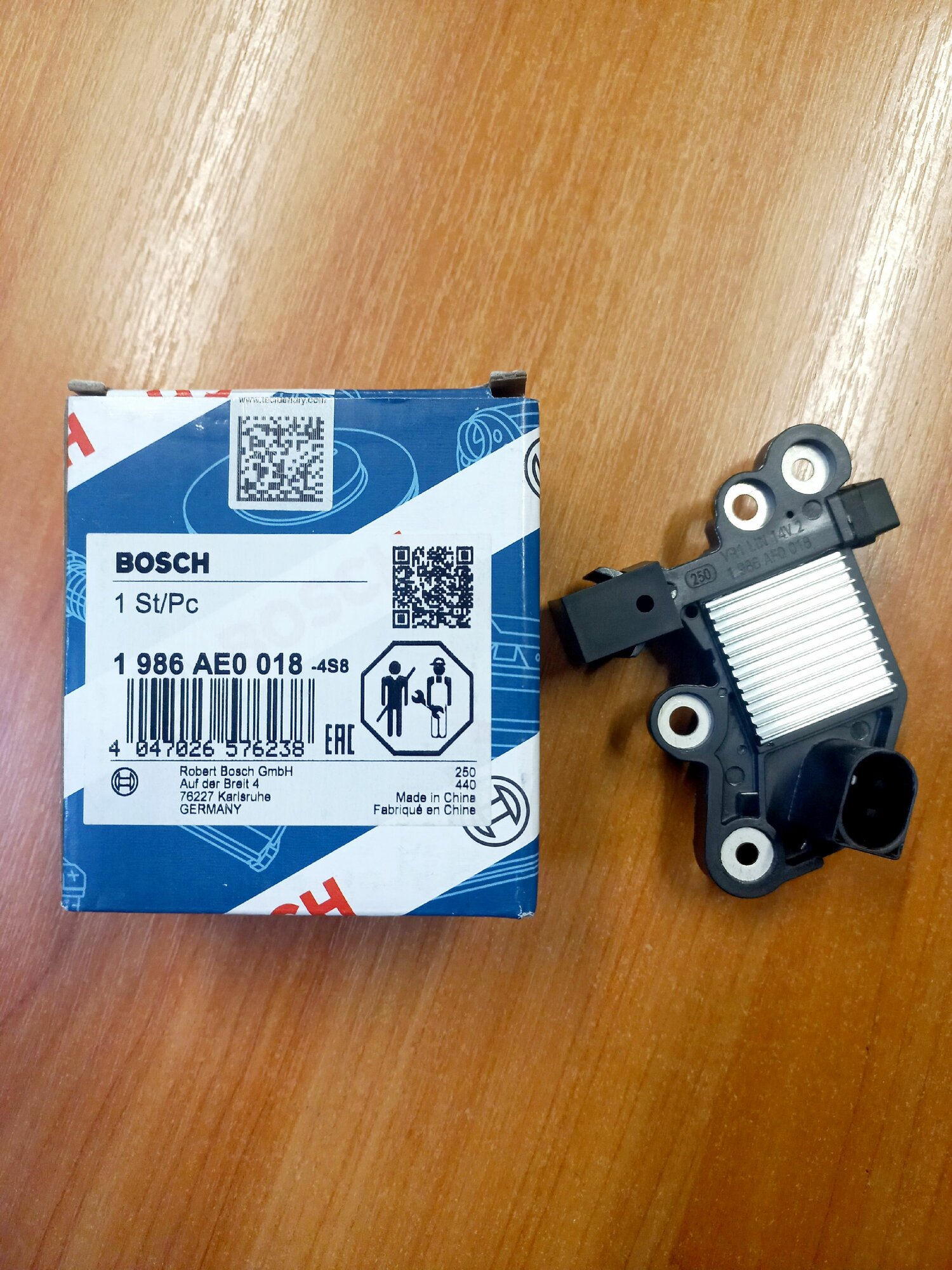 Регулятор генератора 1986AE0018 (0272220822) BOSCH