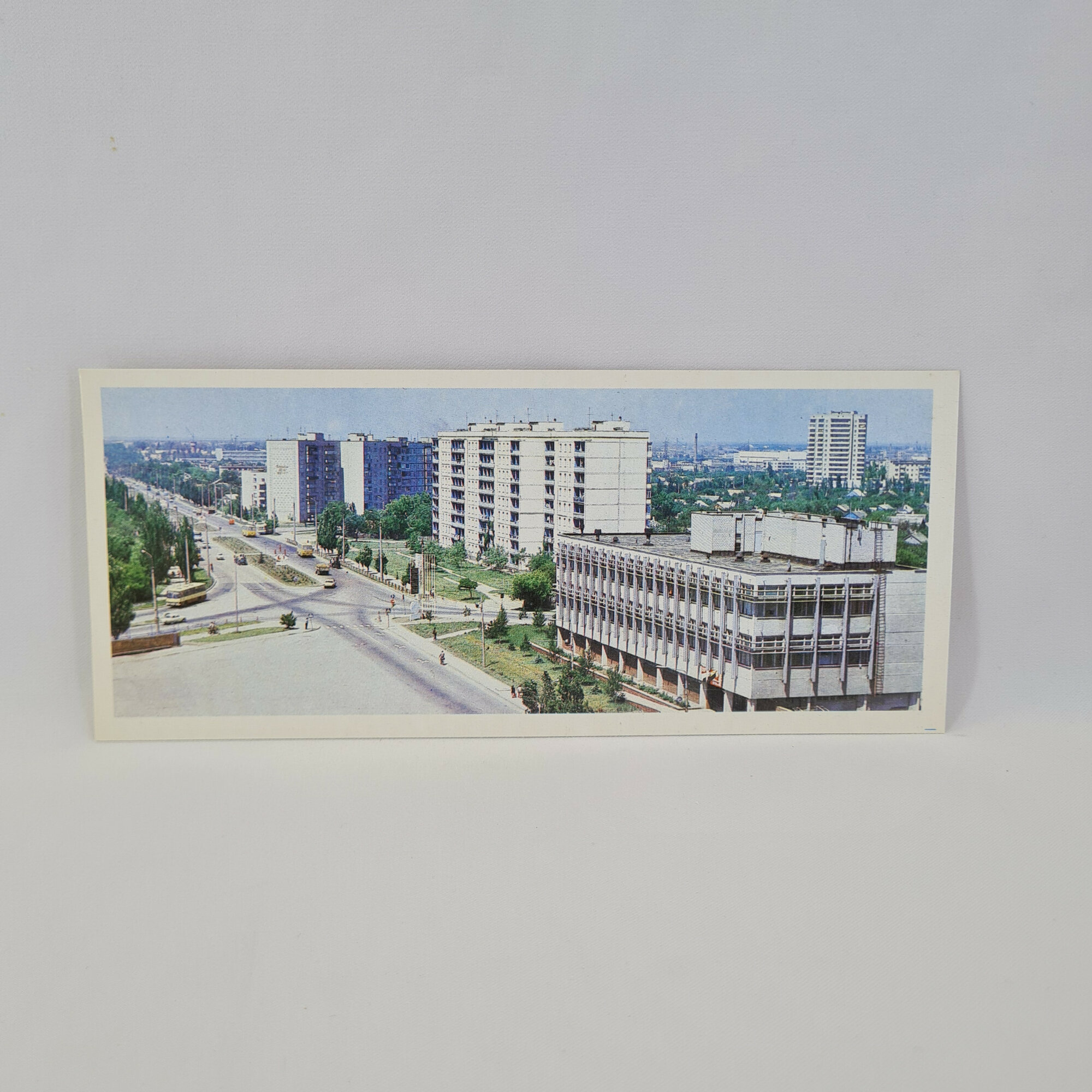 Открытка советская СССР. Бердянск, вид на Мелитопольское шоссе, городская улица и здания. винтаж