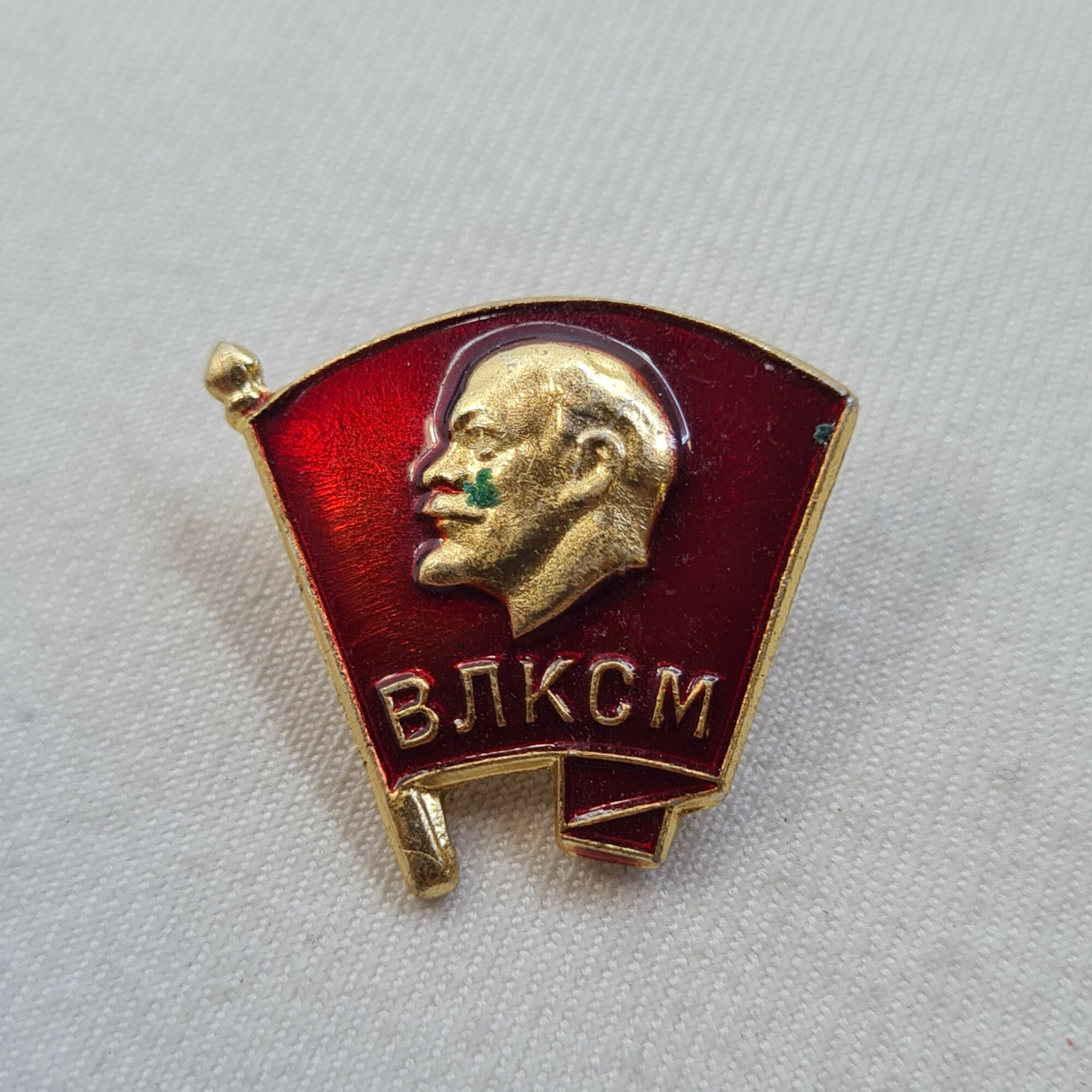 Значок СССР. Влксм, профиль Ленина на красном знамени, комсомол. Винтажный значек.