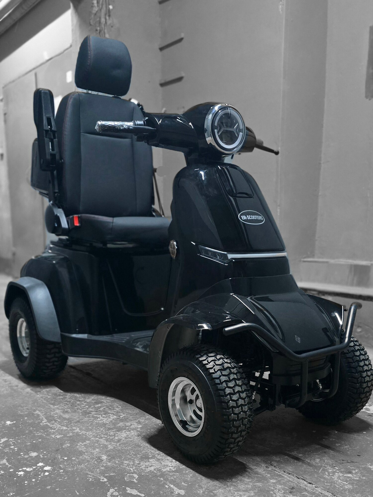 Четырёхколесный электроскутер- гольфкар ER-SCOOTERS MUNGO FT(60V 20Ач 1000W 25 км/ч 50км)
