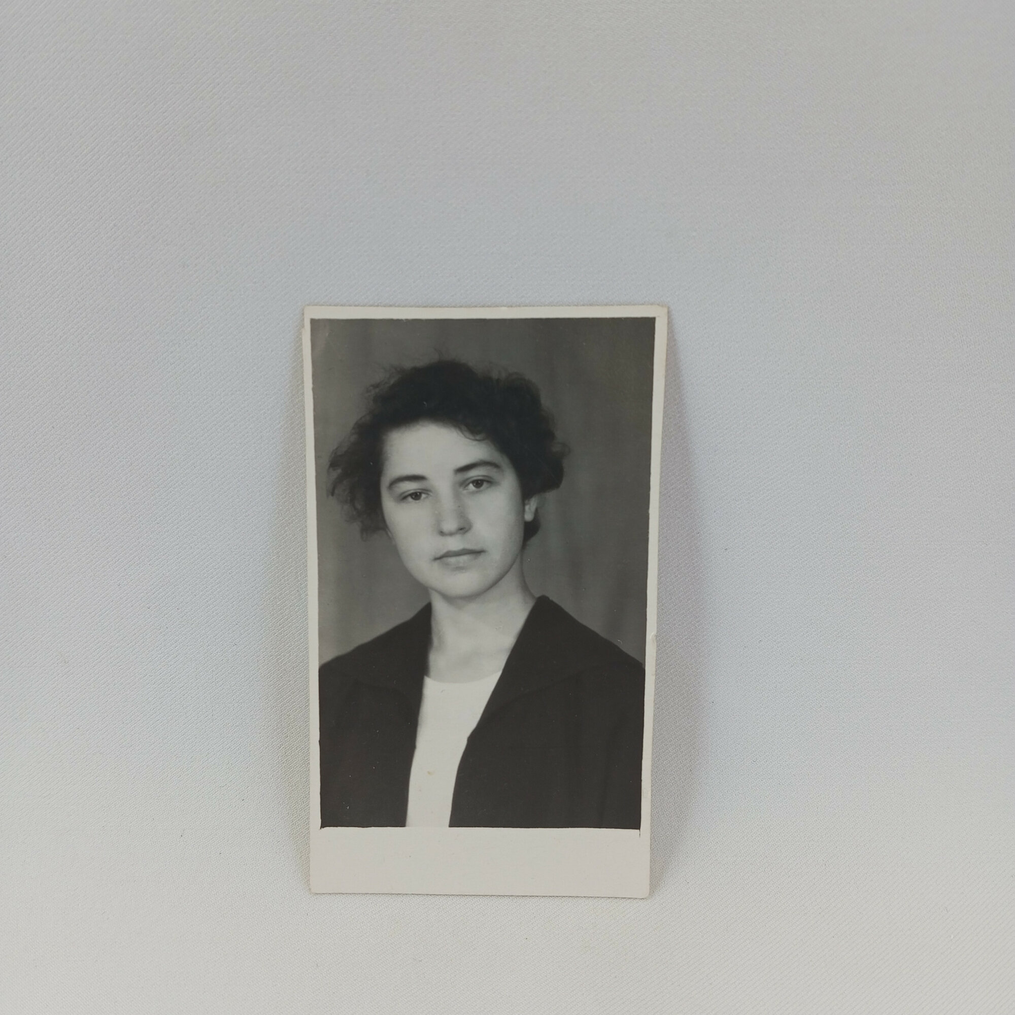 Фотография винтажная, СССР. Портретный снимок женщины, бумага, 1960 год, Приозерск