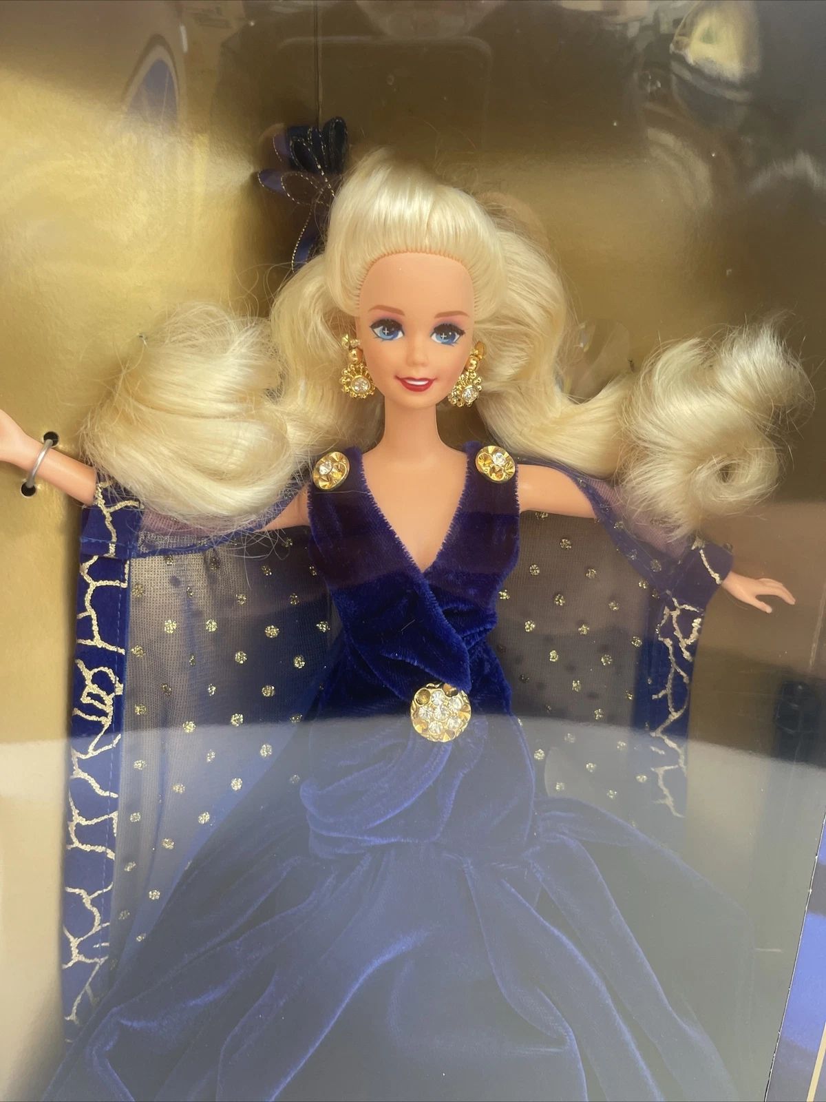 Barbie, Распроданная коллекционная кукла (подарок)