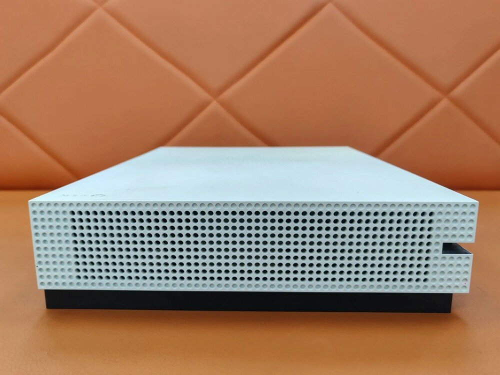 Игровая приставка Microsoft Xbox One S, Blu-ray, 500GB, б/у, уценка