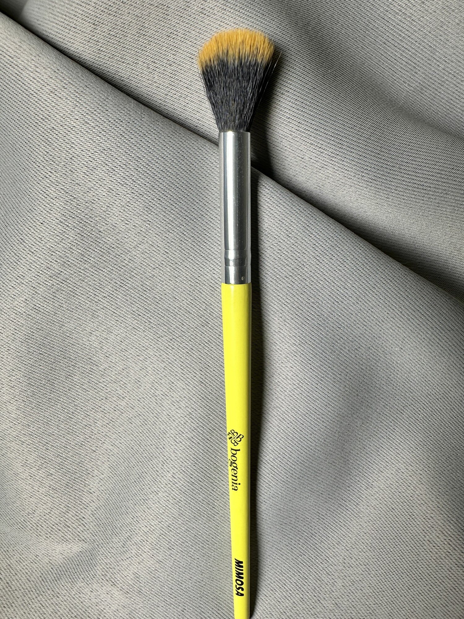 Bogenia Кисть для теней 006 Eyeshadow Brush Mimosa