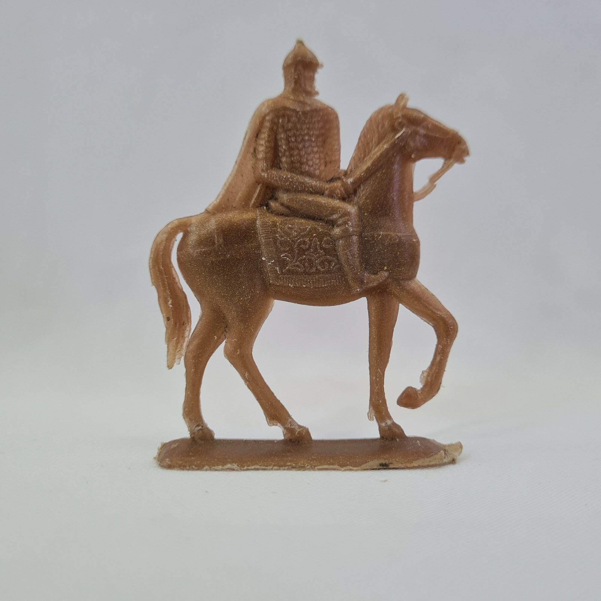 Конная фигурка, винтажный сувенир СССР. Всадник на лошади с щитом и копьем на подставке