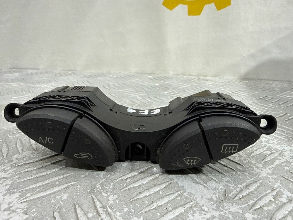 Блок кнопок Ford Focus 1 98AG19A945 Б/У с пробегом