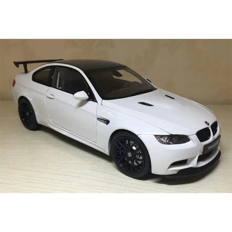 Модель автомобиля BMW M3 E92 масштаб 1:18