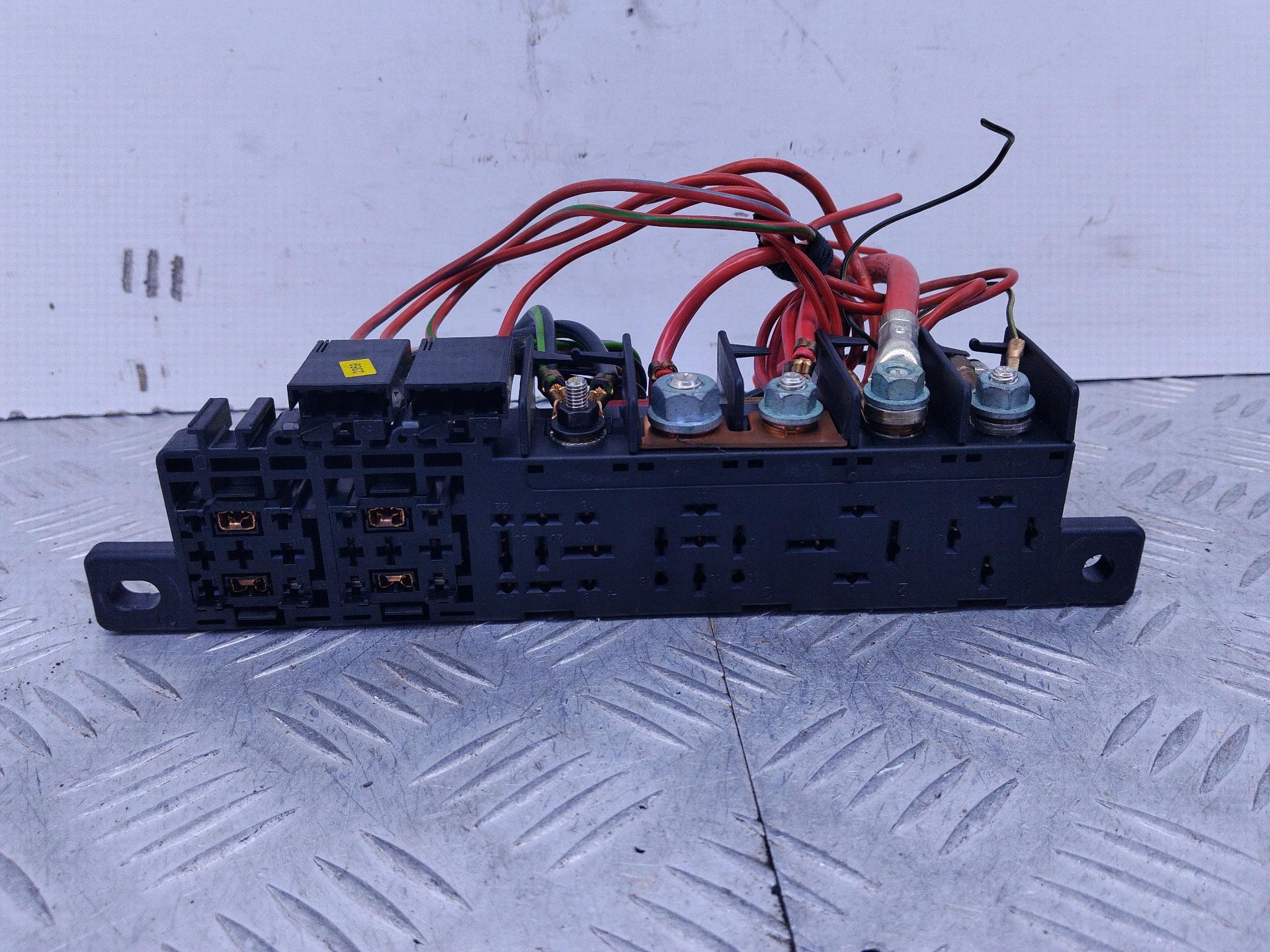 Блок реле Volkswagen Passat B5 (1996 - 2001) 8L0941822A