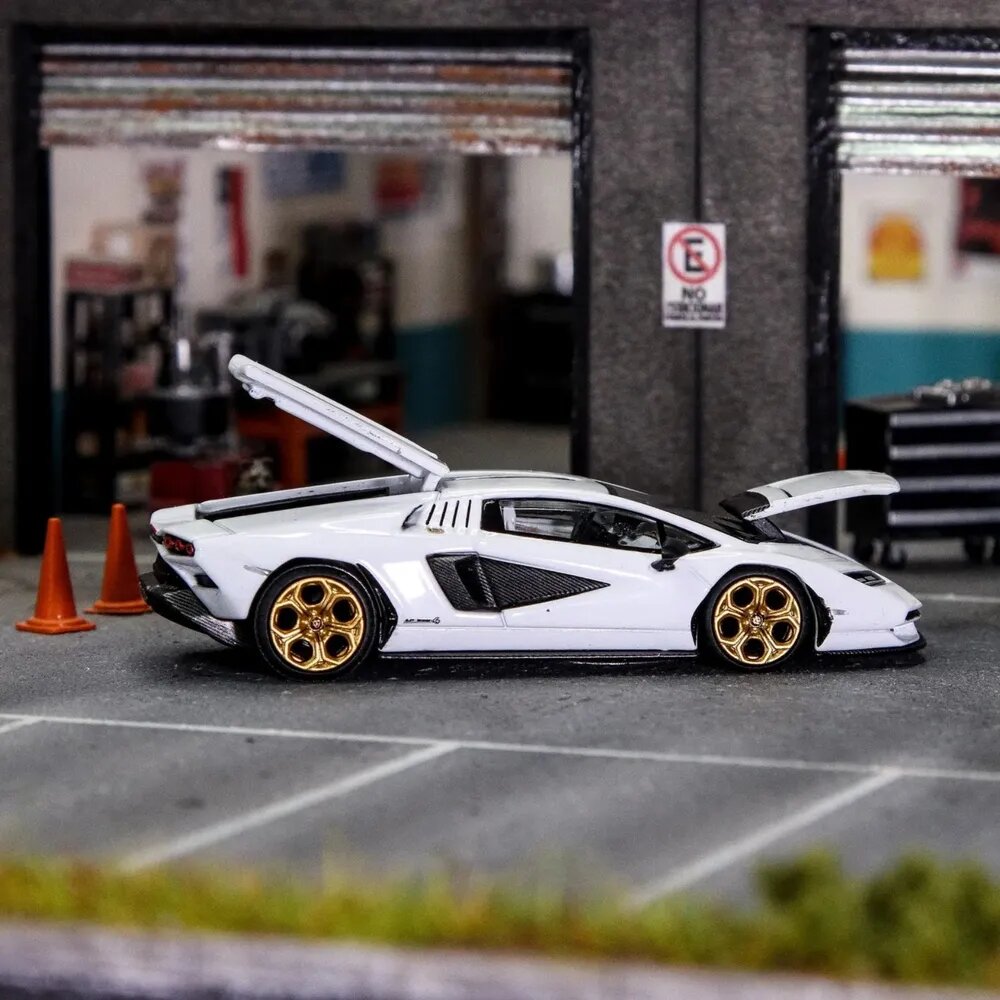 Эксклюзивная коллекционная модель Pop Race Lamborghini Countach LPI 8004 Bianco Siderale масштаба 1:64
