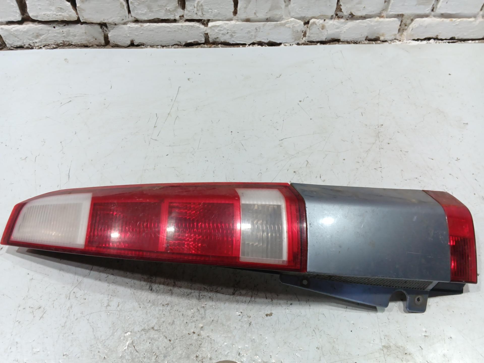 Фонарь задний правый Opel Meriva A (2002 - 2006) 93294346