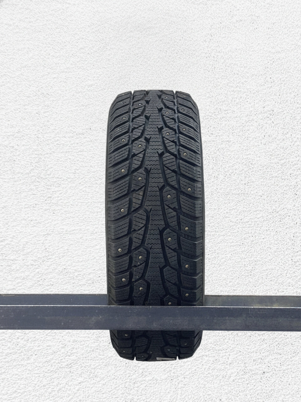 Зимние шины шипованные Mirage MR-W662 185/60 R15 10% износ TSB056103