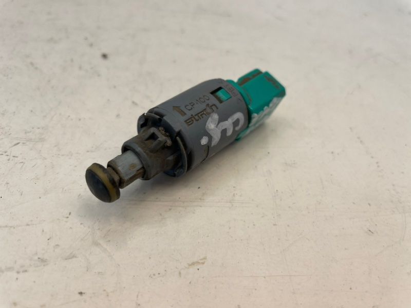 Концевик педали сцепления Renault Megane 2006 8200168240 LM K4J740 (с пробегом)