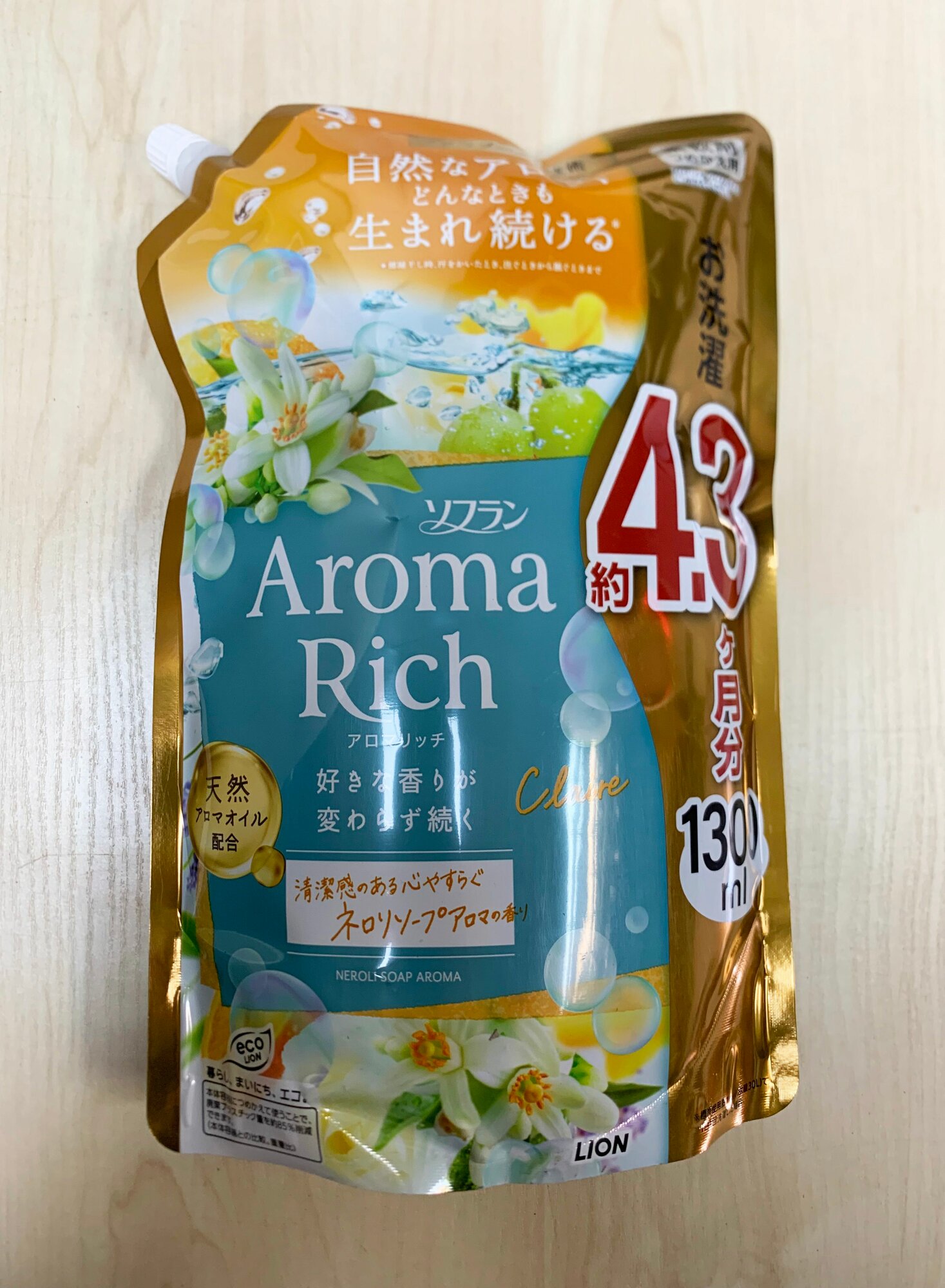 LION Парфюмированный кондиционер для белья Aroma Rich Claire, 1300 мл