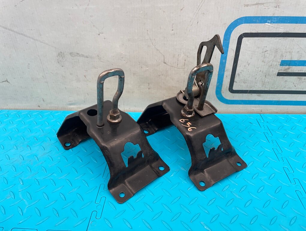 Крюк капота BMW X5 2008 E70 M57D30 3.0 OEM 51237164802
