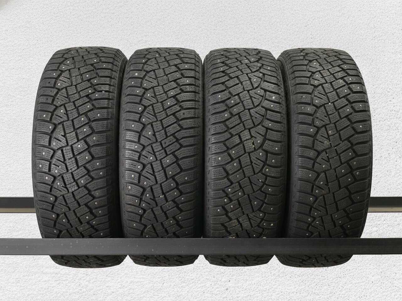 Комплект (4 шт) зимних БУ шин шипованные Continental Ice Contact 2 205/55 R16 25% износ TSB051616
