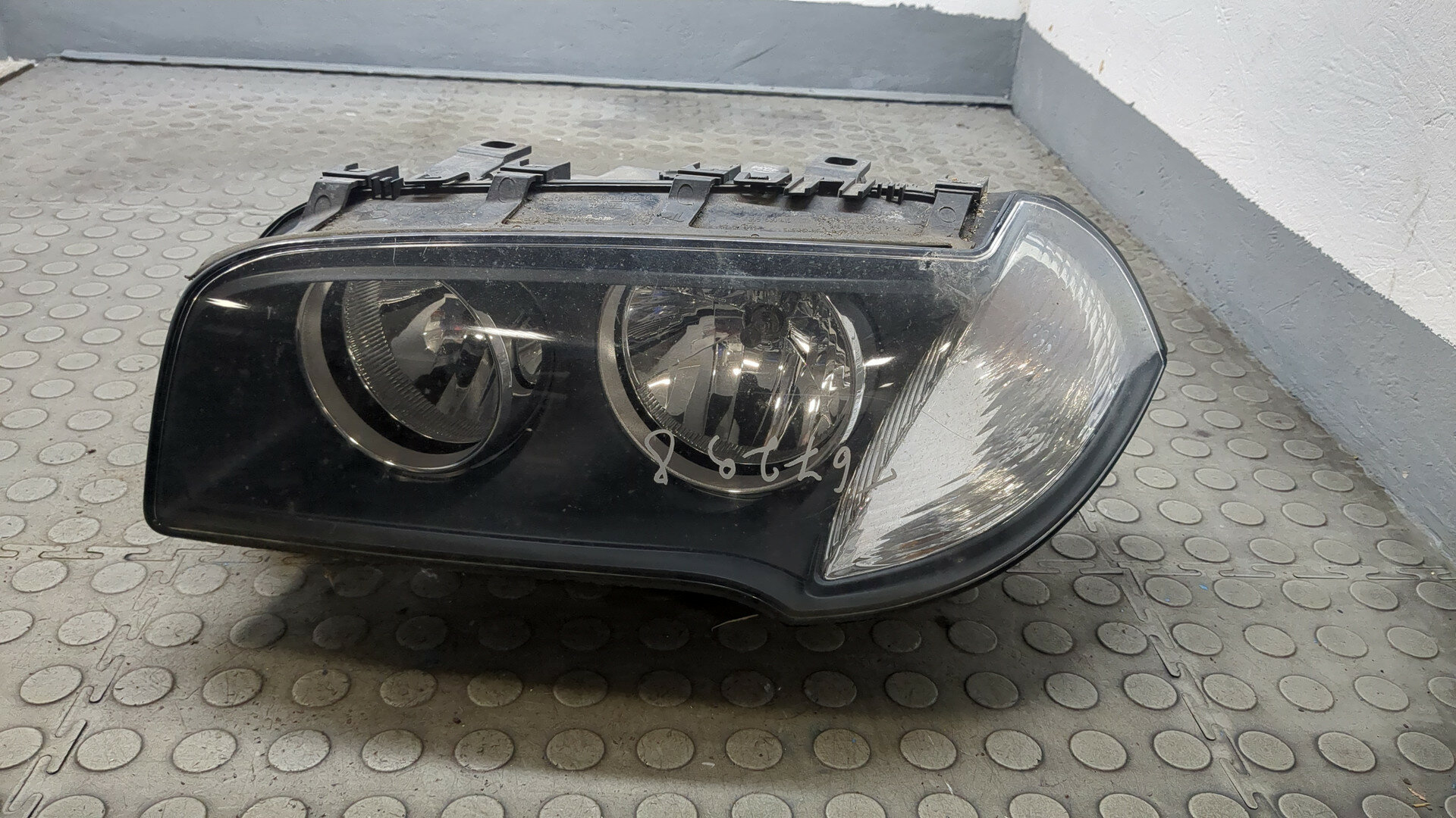 Фара (передняя) левая BMW X3 E83 Б/У