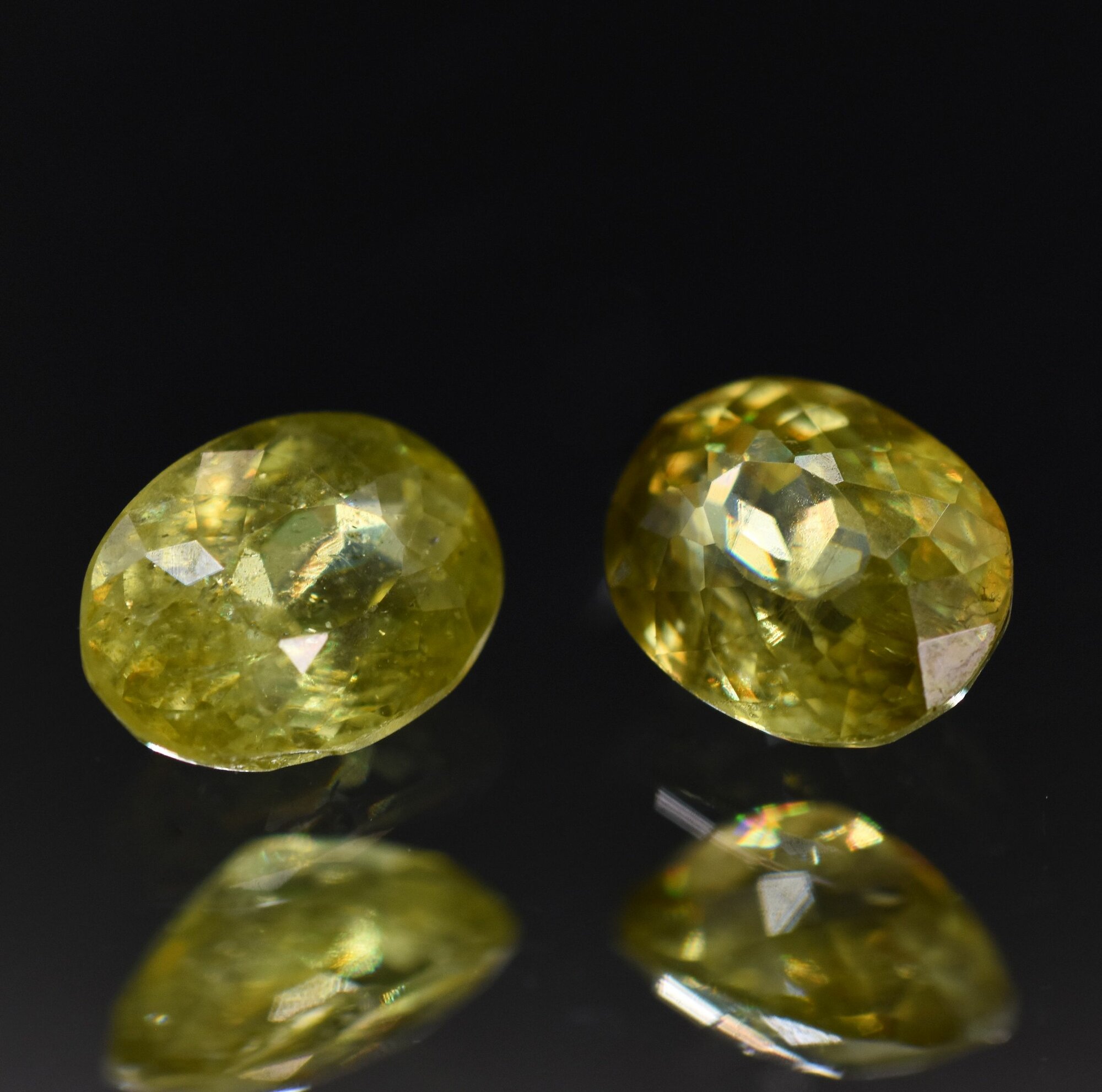 Сфен 2.05ct. пара, овал (Мадагаскар)