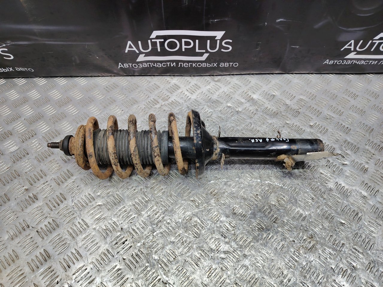 Стойка подвески Левый Передний Volkswagen Golf 1999 (1.6 APF) Б/У с пробегом Арт. 1J0413031AA
