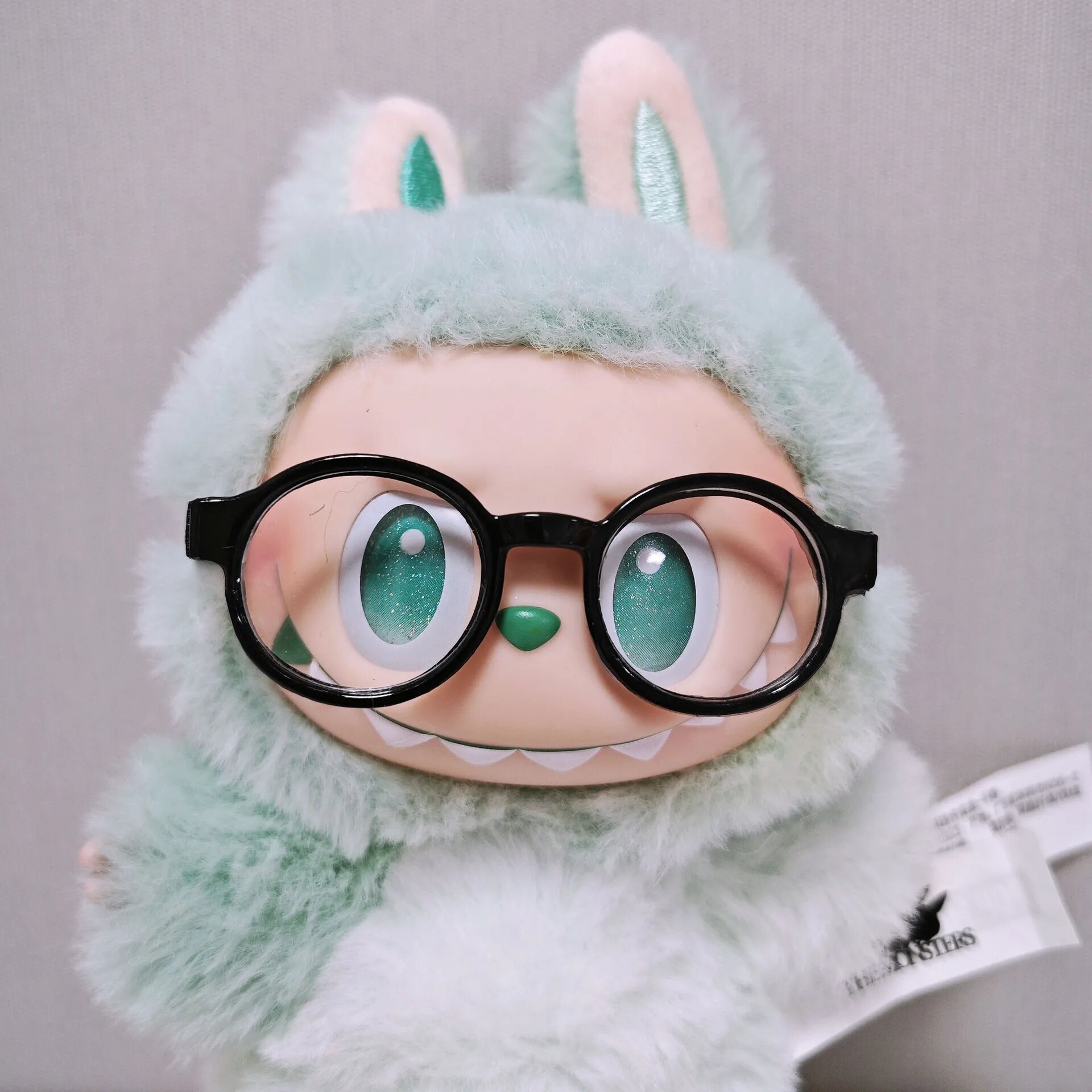 Мягкая игрушка Labubu в костюме кролика с очками