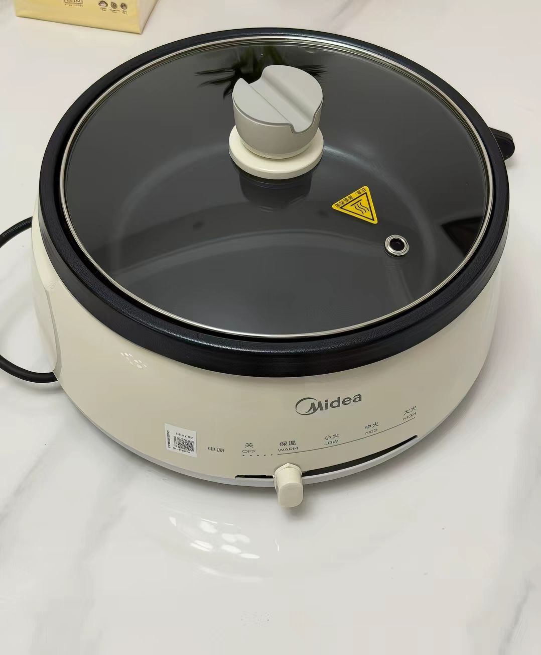 Электрическая мультиварка Midea съемная, объем 4 л, антипригарное покрытие, мощность 1300 Вт, для жарки и варки, для 26 человек