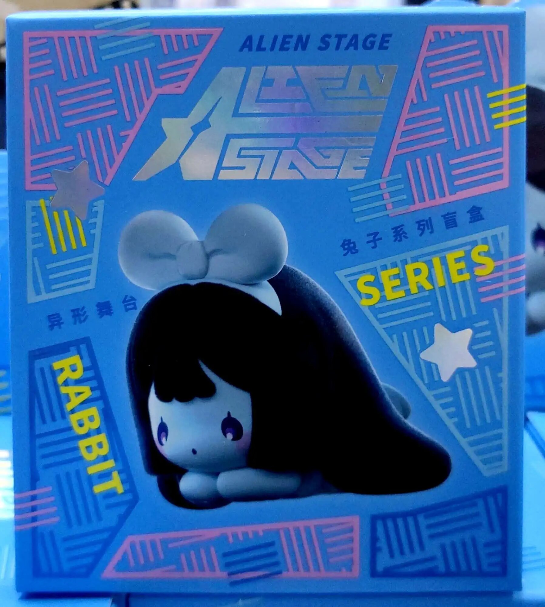 Коллекционная фигурка Hot Toys Alien Stage Rabbit Blind Box 1PCS Single Box