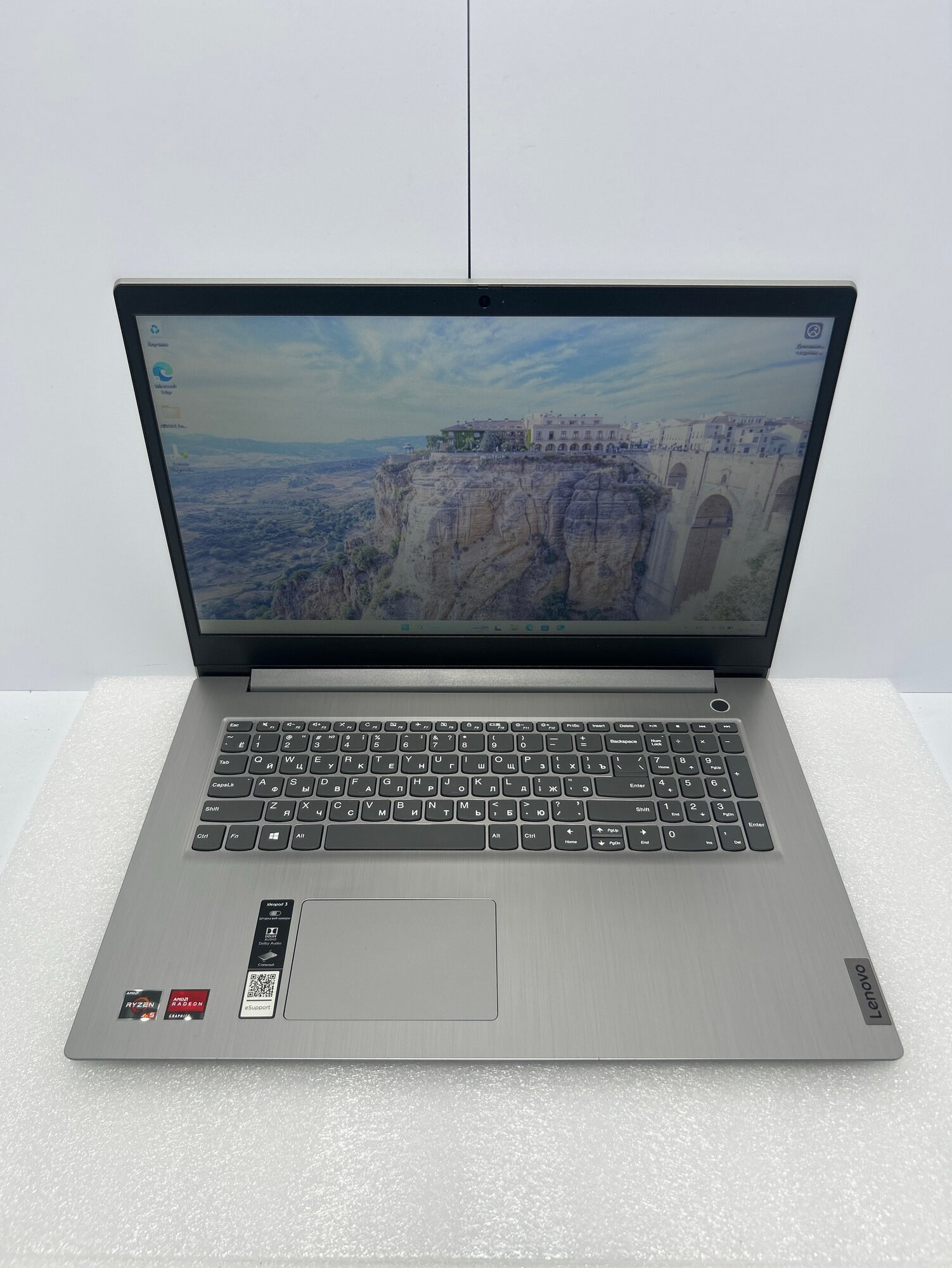 Ноутбук Lenovo IdeaPad 3 17ADA05 (81W20097RU) 17.3"/AMD Ryzen 5 3500U/RAM 8 GB/SSD 256 GB/AMD Radeon Vega 8/1600x900/IPS/Windows 11/Подсветка кл-ры: нет/Серый. Состояние: Уценка/большой след. на матрице от клавиатуры