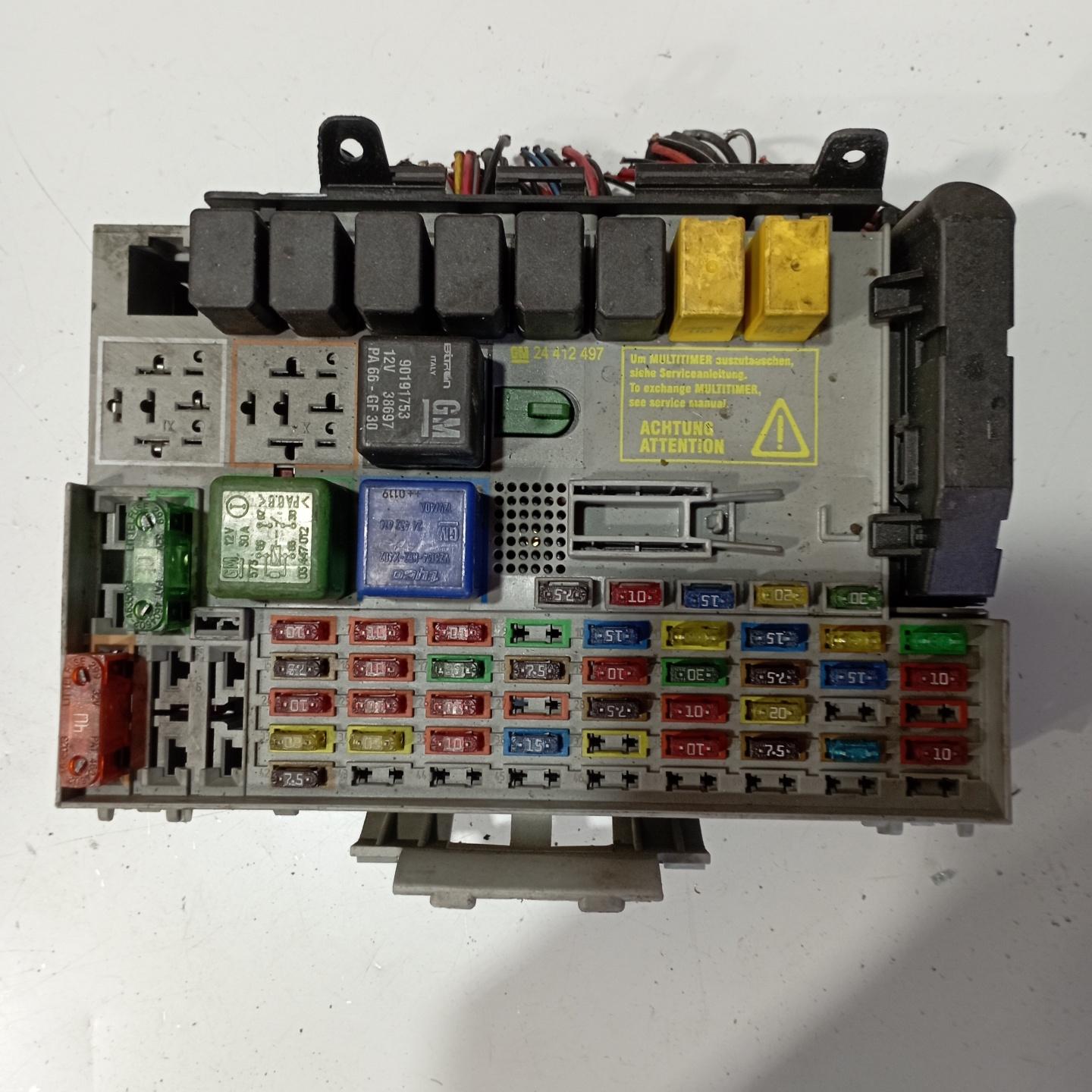 Блок предохранителей Opel Astra G (1998 - 2009) 24412497