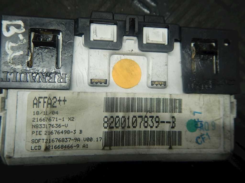 Дисплей информационный / 382758 216676711 8200107839 для Renault Megane 2 (с пробегом)