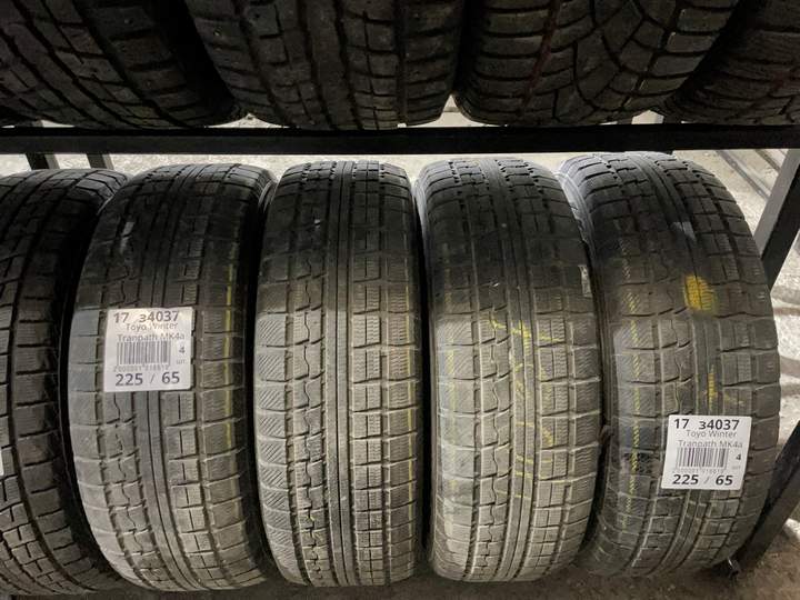Комплект (4 шт) зимних БУ шин шипованные Toyo Winter Tranpath MK4a 225/65 R17 30% износ