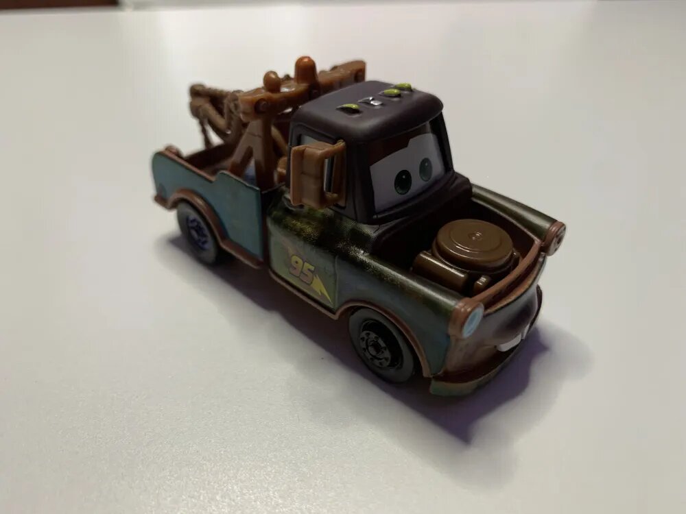 Игрушечная машинка Мэтр (Mater) Тачки, масштабная модель, металлический корпус — фото 1