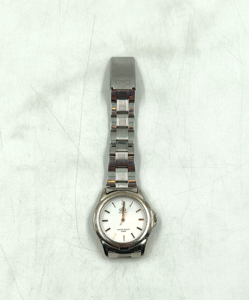 Часы наручные Q&Q Quartz Water Resist 5 Bar, винтаж, металлический браслет