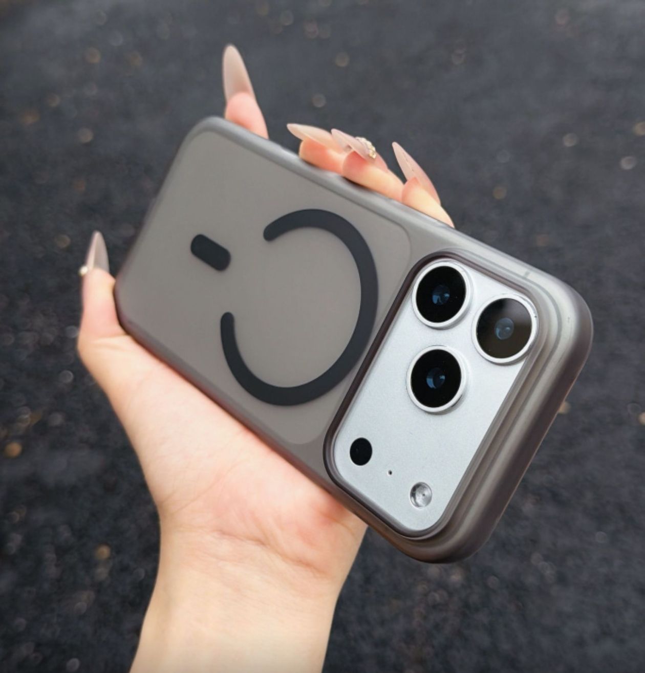 Чехол magsafe на iPhone 18 Pro Max / iPhone 17 Pro Max черный полупрозрачный, магсейф для Айфона 18 Про Макс