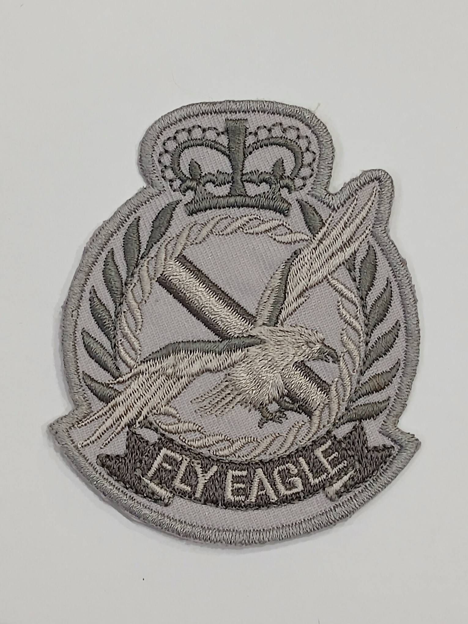 Термоаппликация, патч *FLY EAGLE*(6.5х8 см.) цвет-светло-серый