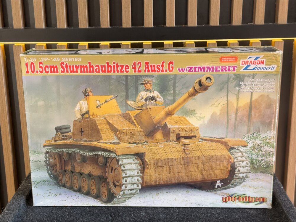 Модель для сборки 1:35 10.5cm Sturmhaubitze 42 Ausf.G (Dragon)