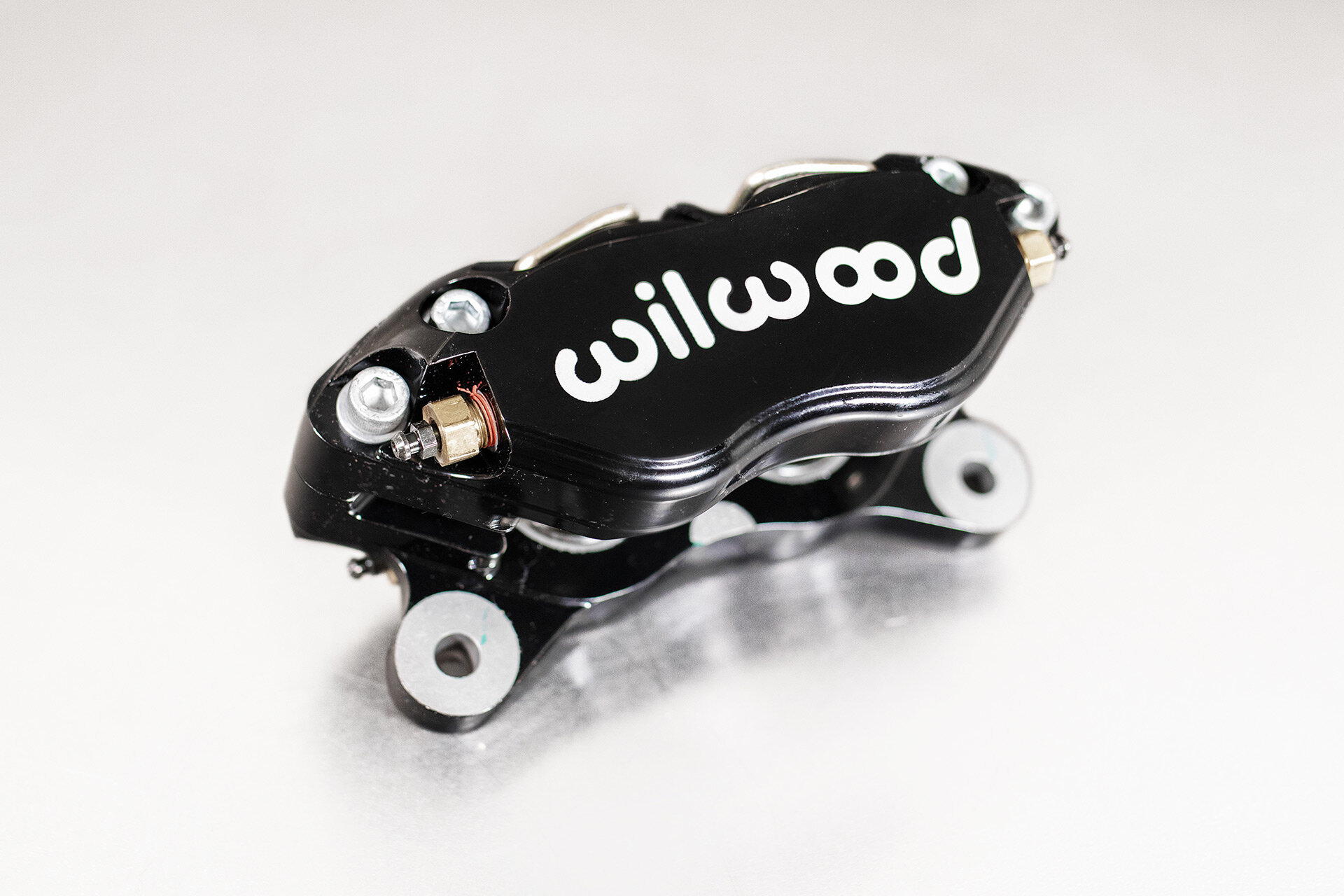 Wilwood Суппорт тормозной Dynapro 4-поршневой с креплением Lug черный 120-9705
