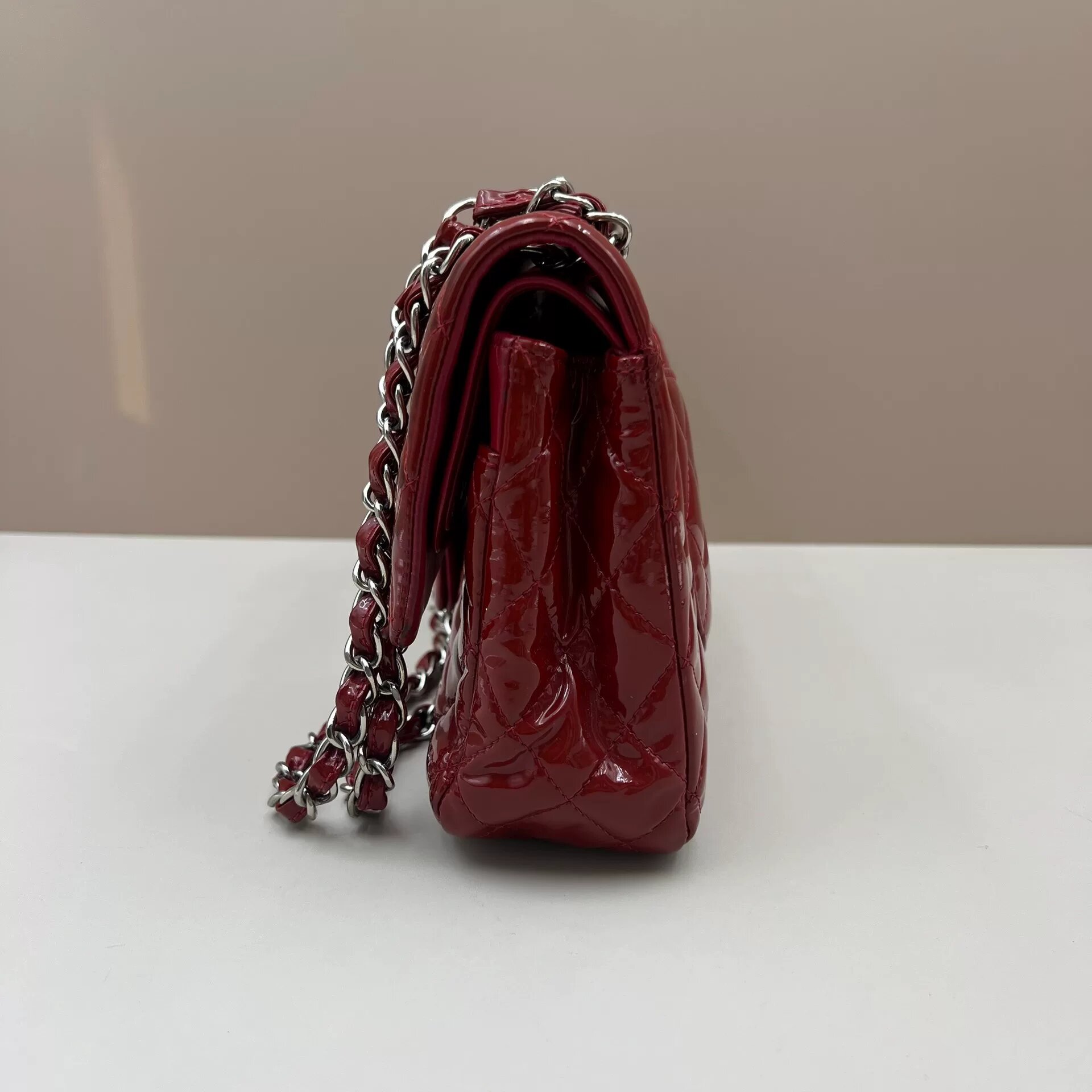 Сумка кросс-боди Chanel Classic Double Flap medium, красный — фото 1