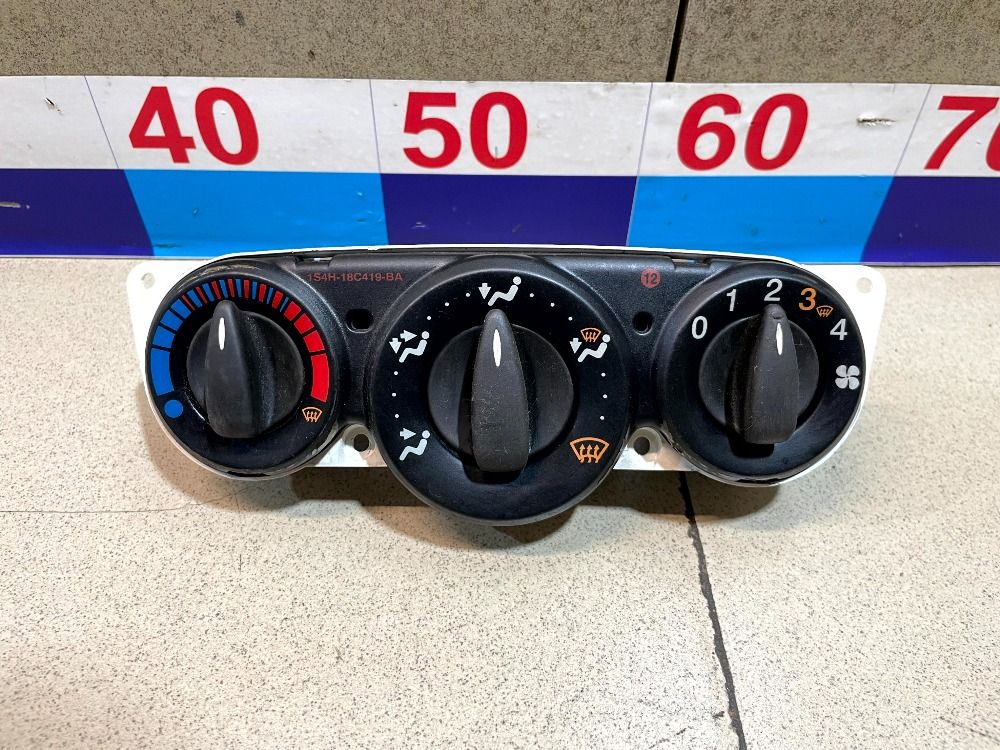 Блок управления отопителем Ford Focus I