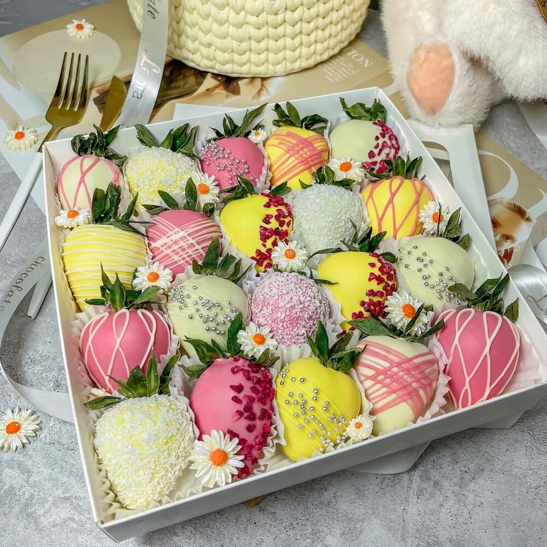 Летний набор. Клубника в шоколаде 16–25 шт. Бельгийский шоколад Callebaut. Подарочный набор №1145
