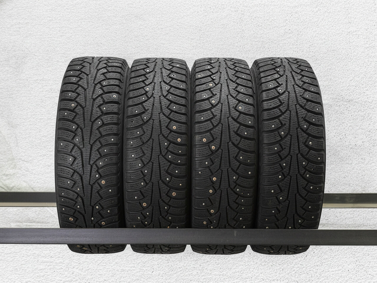 Зимние шины шипованные Ikon Tyres Nordman 5 185/65 R15 45% износ TSB051770