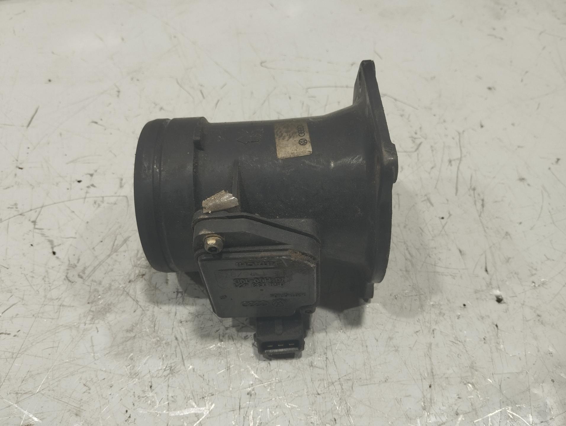 Расходомер воздуха Audi A4 B5 (1994 - 1999) 058133471