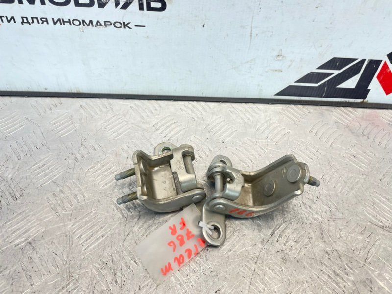 Кронштейн двери Honda Stream 2001 67410S3N003ZZ RN1 D17A, передний правый (с пробегом)