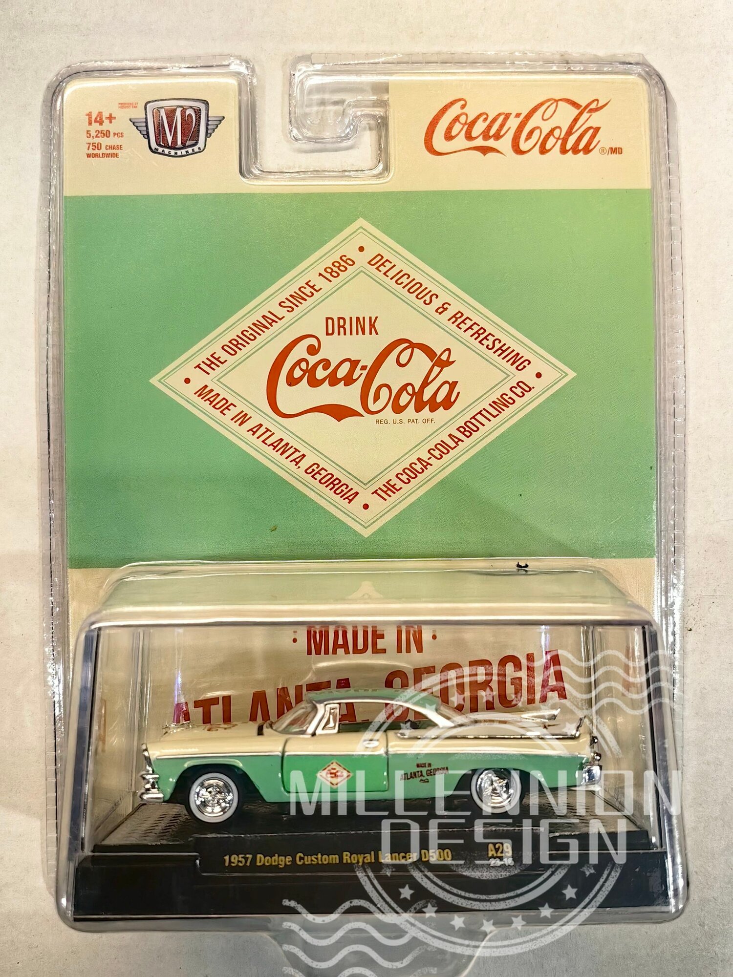 1:64 Металлическая модель M2, серия Coca-Cola(1957 DODGE CUSTOM ROYAL LANCER D500)