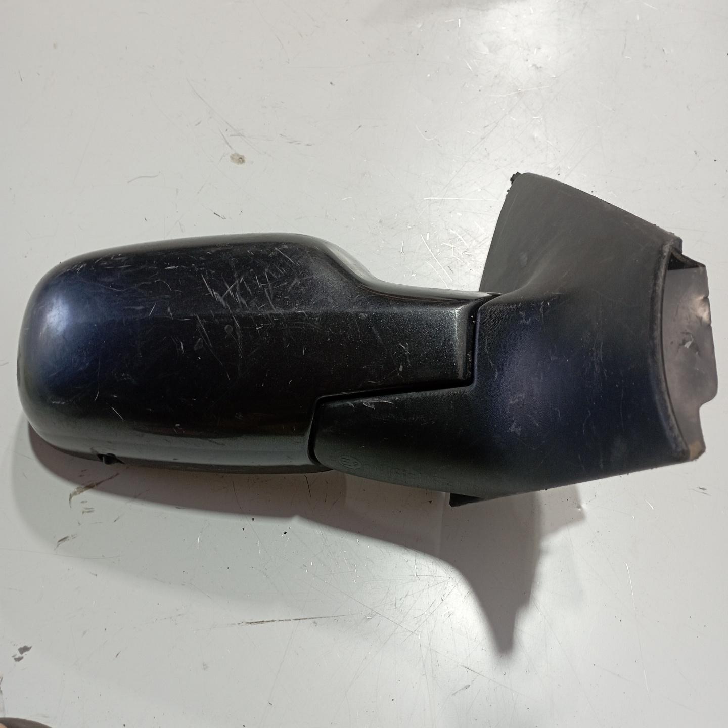 Зеркало наружное правое Renault Megane 2 (2002 - 2006) E901110511071109
