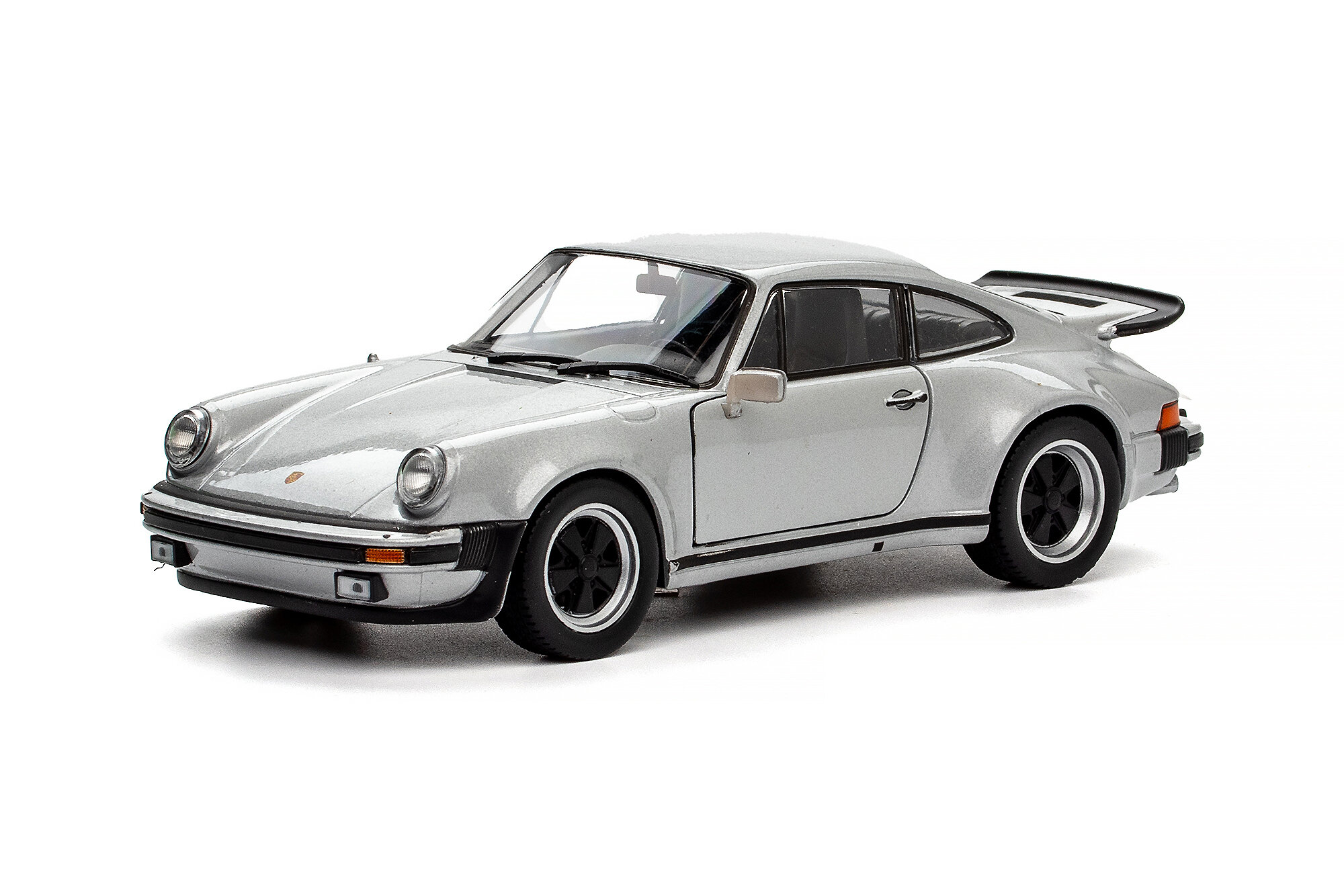 Модель коллекционная WELLY Porsche 911 turbo 3.0 1974 silver
