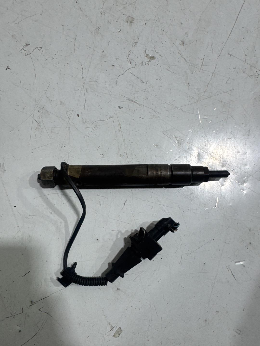 Форсунка топливная Audi A3 8L (1996 - 2000) 038130201F