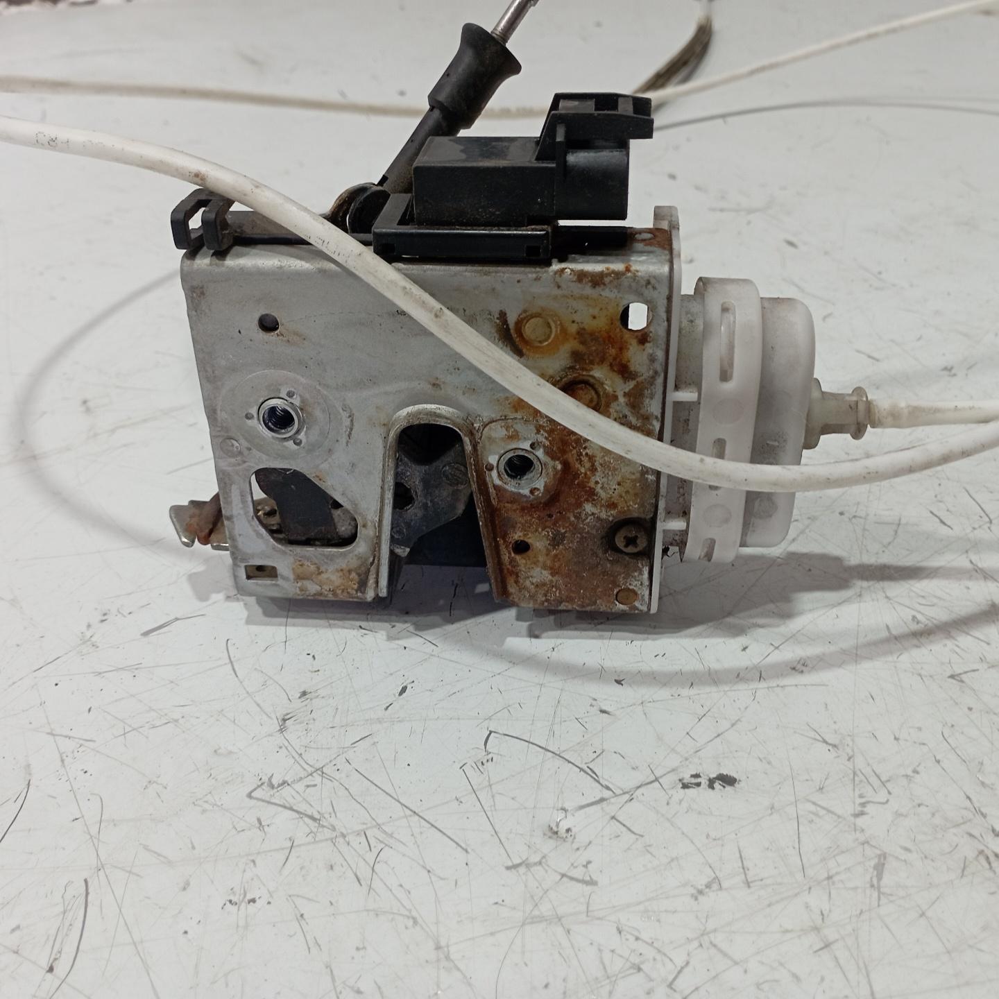 Замок двери передней левой Audi A4 B5 (1994 - 1999) 801837015F